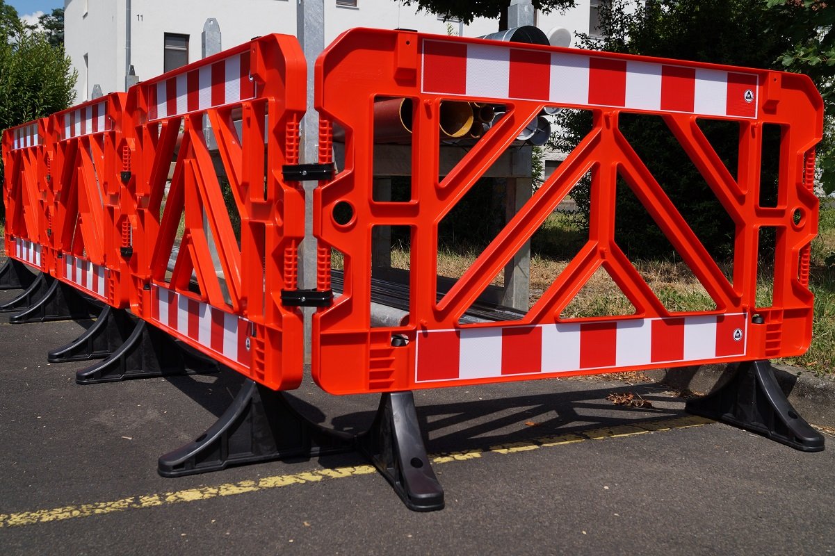 *Barriera di Sicurezza – Montaggio… Delimitare… Fissare » ACV Italy